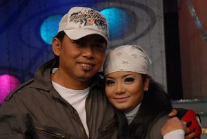 Biografi – Azman Adnan